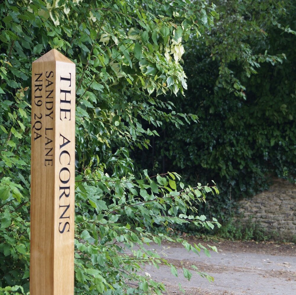 Personalised Oak Sign Posts | TraditionalWoodenGifts.co.uk
