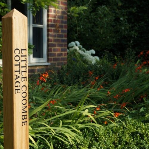 Personalised Oak Sign Posts | TraditionalWoodenGifts.co.uk