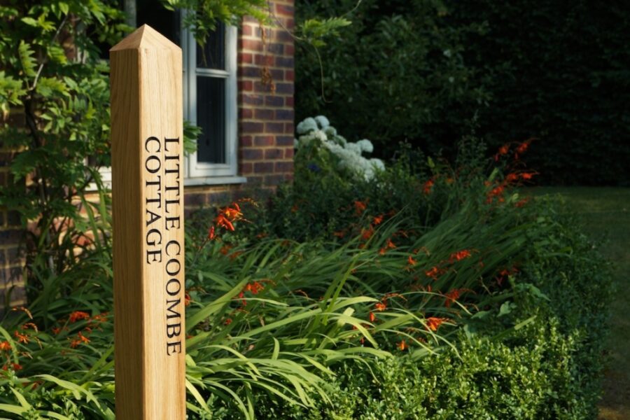 Personalised Oak Sign Posts | TraditionalWoodenGifts.co.uk