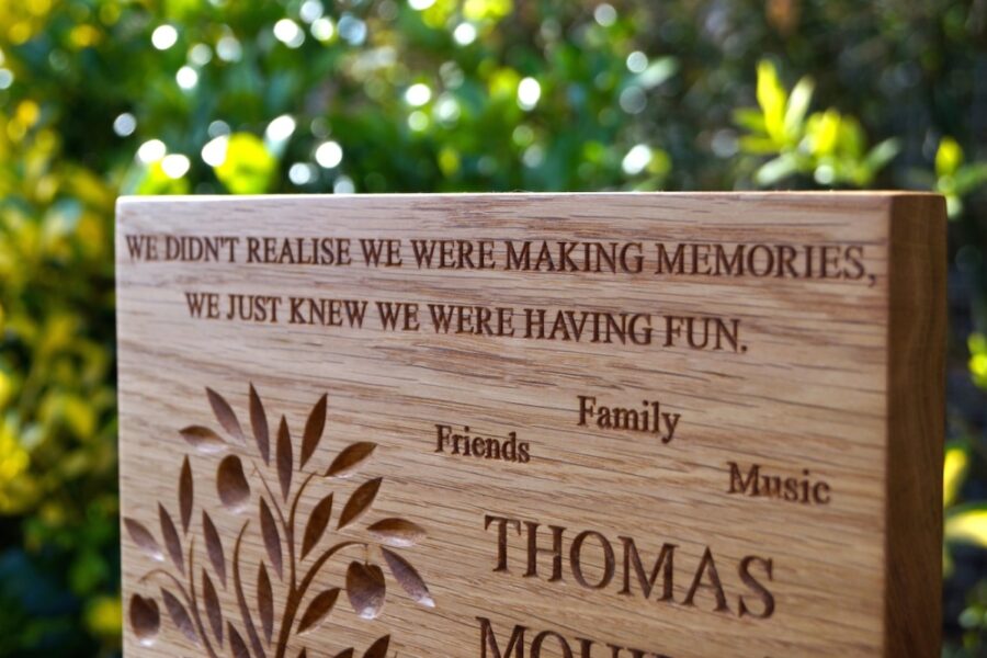 Engraved Tree Memorial Plaques | TraditionalWoodenGifts.co.uk